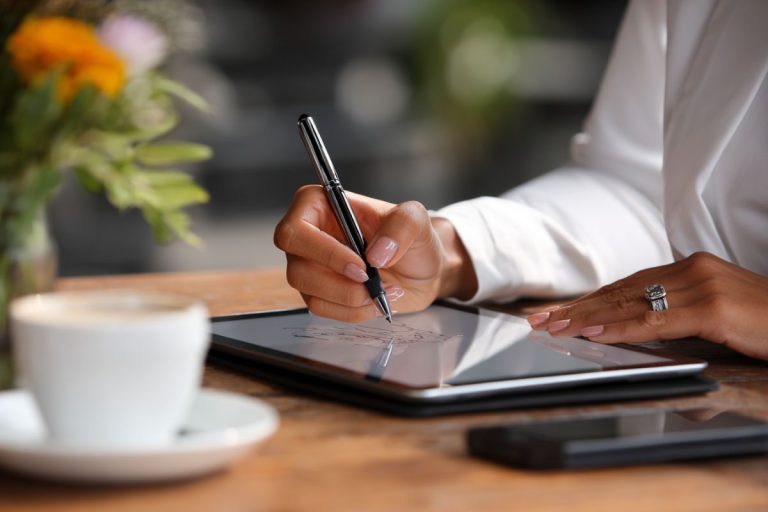 5 Key Differences Between Contracts and Agreements Explained