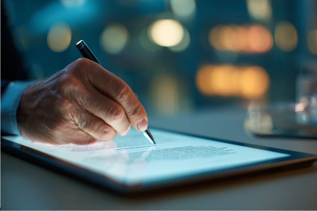 5 Key Differences Between Contracts and Agreements Explained